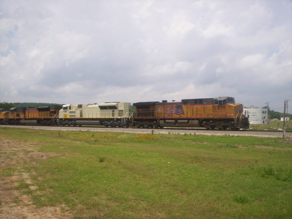 UP 5930 (AC44CWCTE), Unpainted 8379 (SD70ACe)